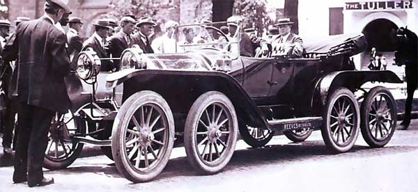 Automobilul The Reeves Octoauto